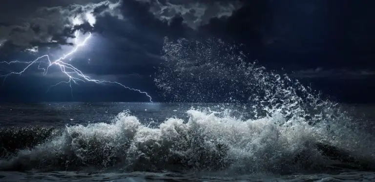 How Storms Impact Ocean Life – Lazy Seas⛱️